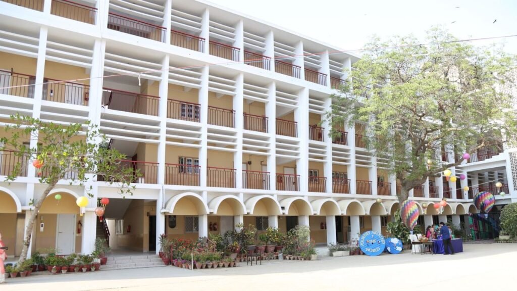 Top Ten Best Schools In Karachi With Fees & Admission Details | Bise World